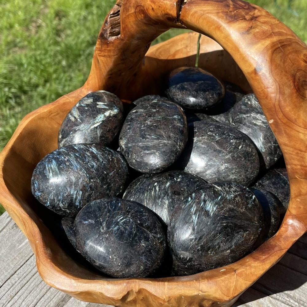 Arfvedsonite Meaning And Spiritual Properties – Spirit Magicka