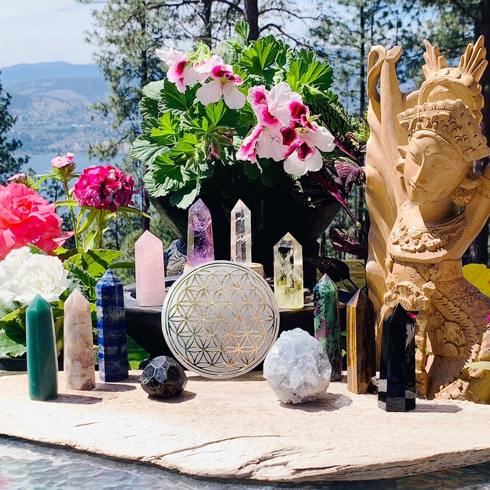 Sacred Feminine Awakening Oracle Cards & 13 Crystal Altar Set – Spirit ...