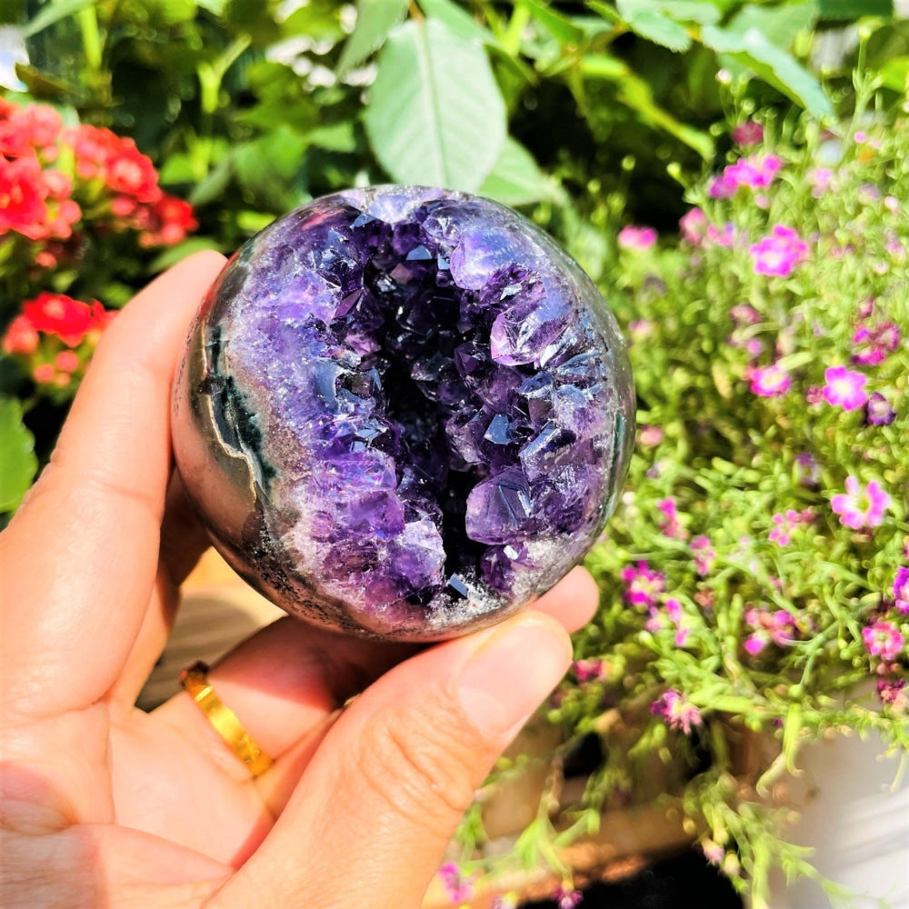 Amethyst Geode Sphere (Item #0088) – Spirit Magicka