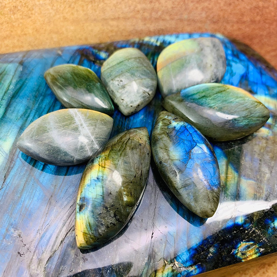 Labradorite Cabochon – Spirit Magicka