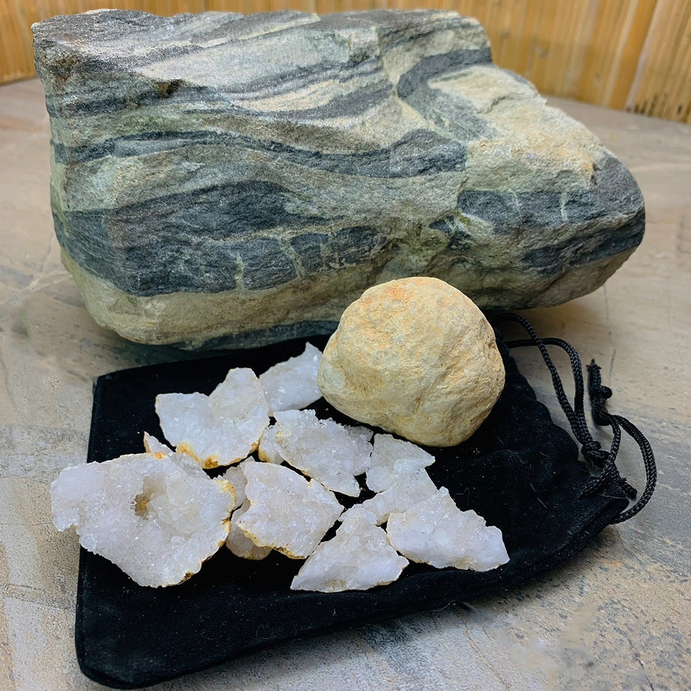 Natural (Unbroken) Quartz Geode + Velvet (Smashing Bag) – Spirit Magicka