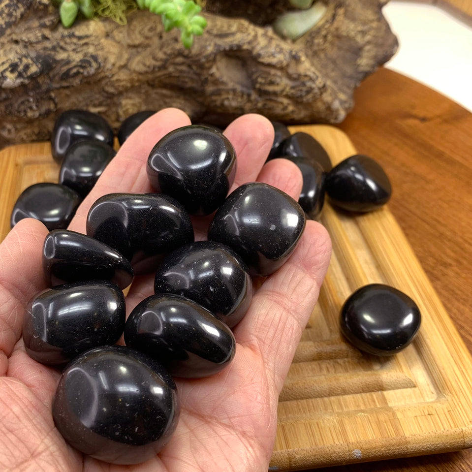 Obsidian Tumbled Stone – Spirit Magicka