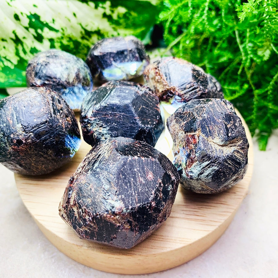 Rough Red Garnet – Spirit Magicka