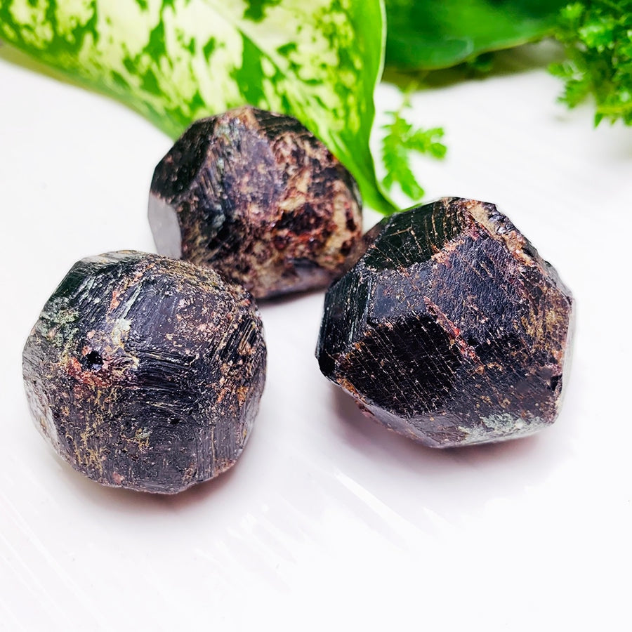 Rough Red Garnet – Spirit Magicka